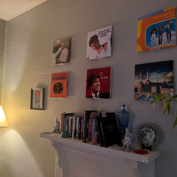 PREMIUM Comic Book Wall Mount, Comic Book Hanger, Wall Organizer ...