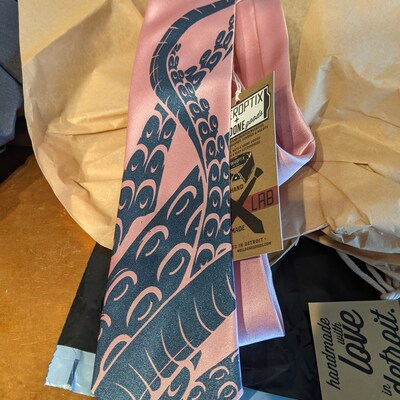 Octopus Print Tie. Squid Necktie. Sucker Tentacles. Men's - Etsy