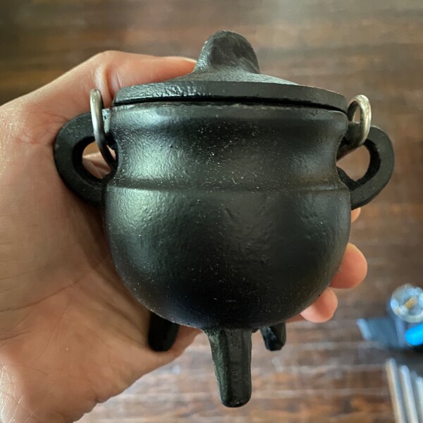 Cast Iron Cauldron With Lids and Metal Handle - Potion Play for Kids ...