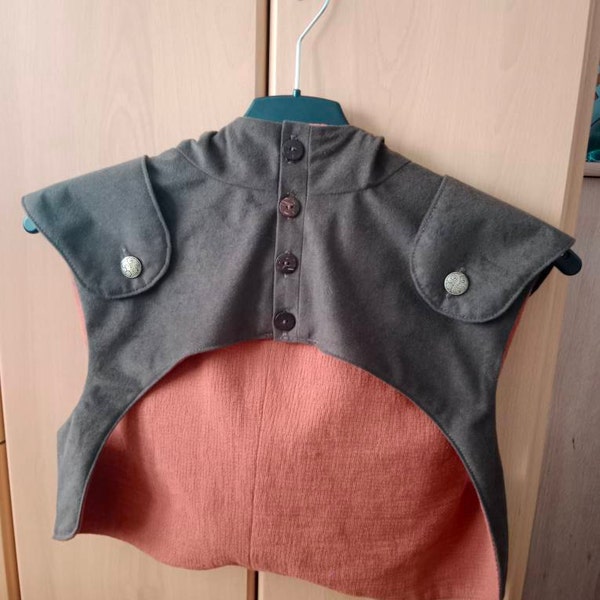 Hooded Half Vest Sewing Pattern, LARP Rogue Pattern, Medieval Villain ...