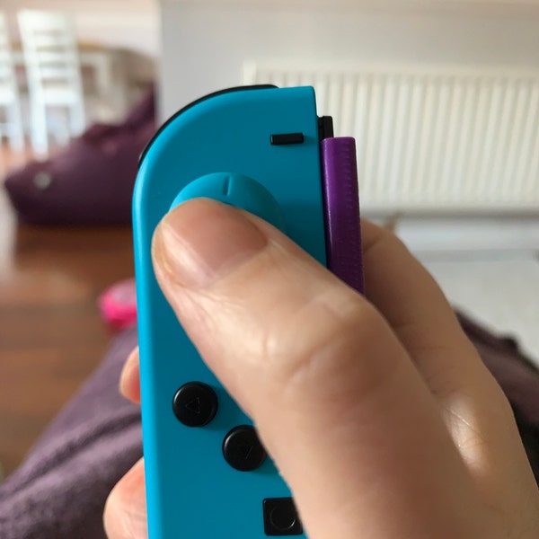 One Handed Joy-con Grip - Rightie - Nintendo Switch - Easy to Use ...