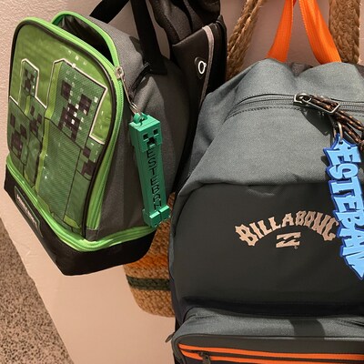 Working Minecraft Wall Clock in Item Frame Tell Real-world Time in ...