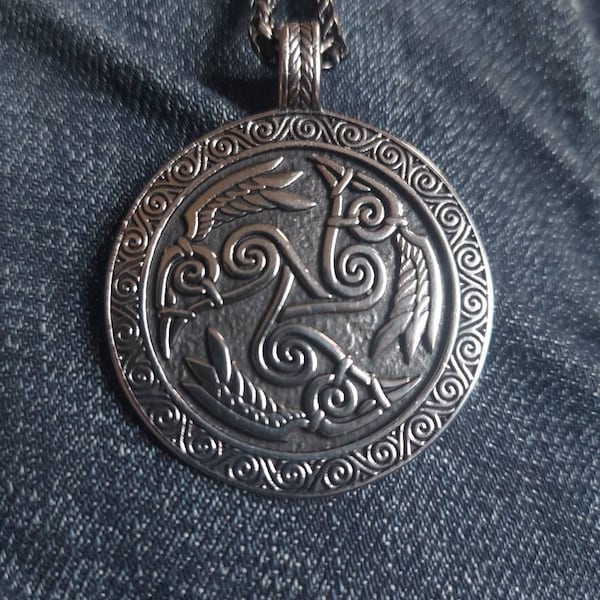 Celtic Morrigan Goddess Three Ravens Morrighan Triskelion Triskele ...