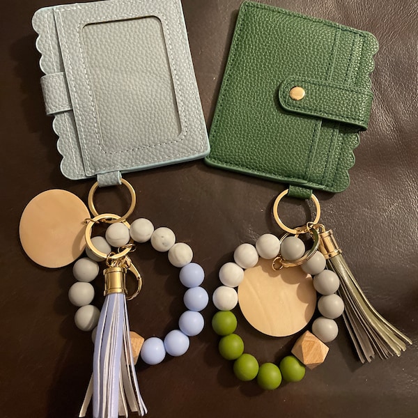 Custom Silicone Beaded Wristlet Keychain, Engraved Wood Pendant - Etsy