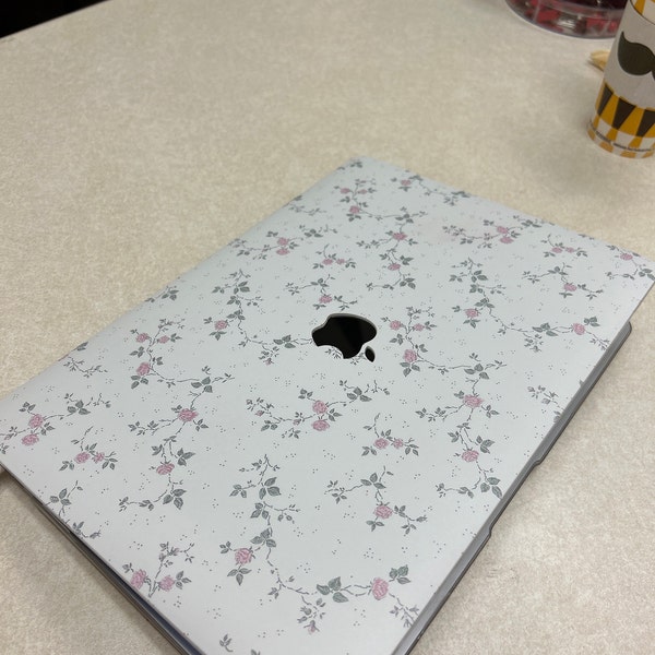 Pretty Flowers on Light Pink Flora MacBook Case for 2025 M4 Air 13/15 ...