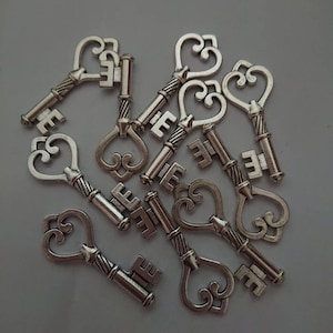 6 Pcs of Antique Bronze Clock Winding Key Charms Pendants - Etsy