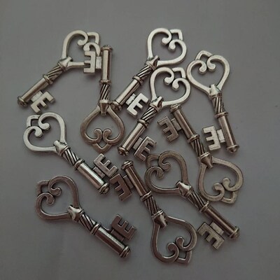 10 Pcs of Antique Silver Skeleton Key Pendants Charms 18x45mm A3456 - Etsy