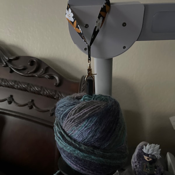 Portable Yarn Holder, Travel Wrist Hanging Yarn Cake Dispenser, Gift ...