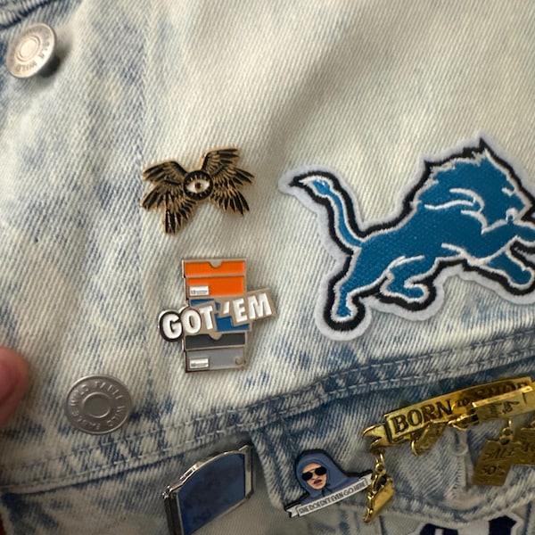 Got ‘em Sneaker Pin - Etsy