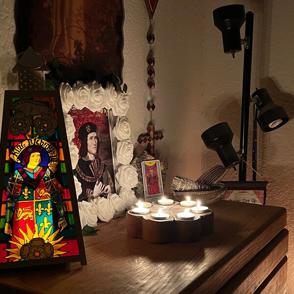 Richard III Hanging Lantern, Hand Painted Stained Glass Yorkist Lamp ...