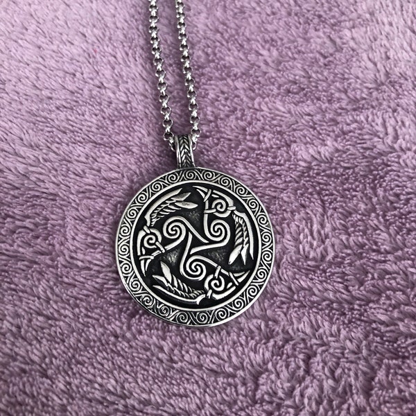 Celtic Morrigan Goddess Three Ravens Morrighan Triskelion Triskele ...