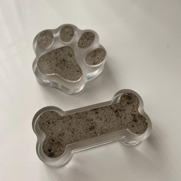 Pet Memorial Keepsakes. Ashes Into Resin. in Memoriam. Paw Print and ...