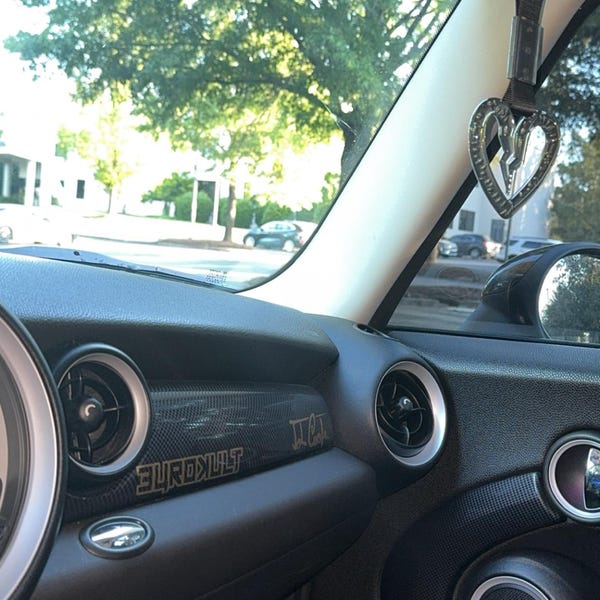 Broken Heart Tsurikawa | JDM Pull Handle Tow Hook Decoration for Drift ...