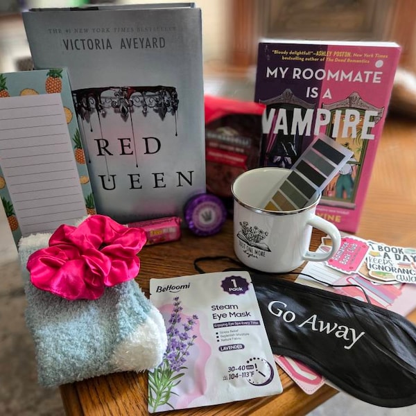 Mega Book Lovers Box - Etsy