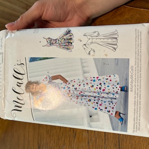 Simplicity S8875 Sewing Pattern, Misses and Women's Plus Size Deep V ...