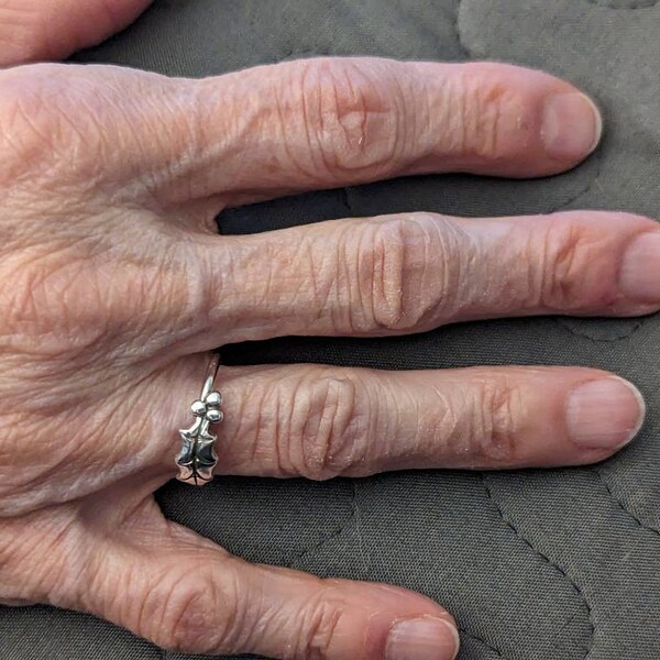 Sterling Silver Holly Ring, Leaf and Berry, Stacking, Winter Jewelry - Etsy