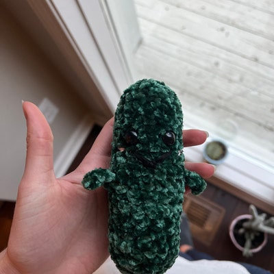 Crochet PATTERN No-sew Emotional Support Pickle - Etsy