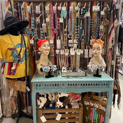 Artistic Vintage Fiberglass Adult Female Smiling Costume Mannequin Head ...