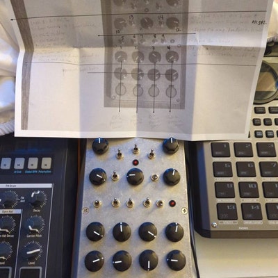 4 Oscillator Patchable Crackle Box // Noise Synth With Patch Bay ...