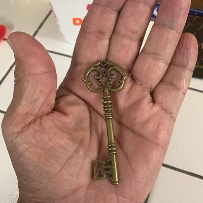 Big Key Large Skeleton Key Antiqued Bronze Key Pendant 82mm 3 Inch Key ...