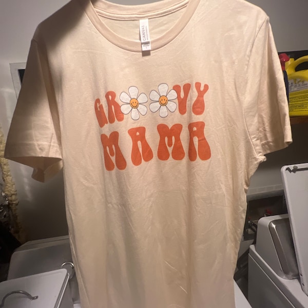 Groovy Mama Shirt Retro Mom Tee Vintage Smiley Face Tshirt Flower Momma ...