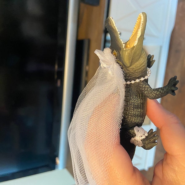 Alligator Wedding Cake Topper, Animal Cake Topper, Gator Cake Topper ...