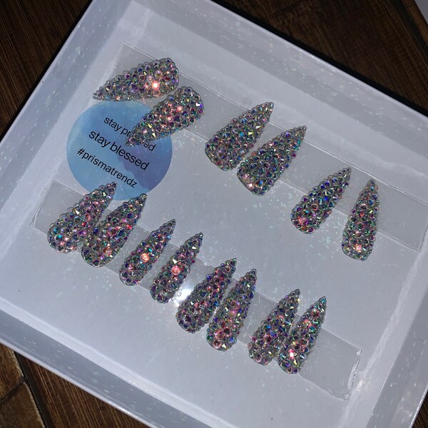 Show Stopper :nail Artist. Custom Hand-painted Press-on Gel Nails ...