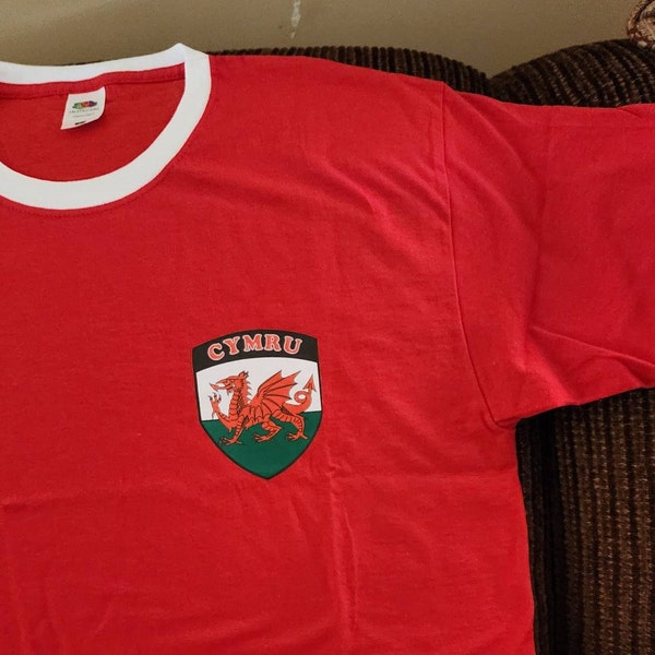 Wrexham FC Football Club Retro Style Red Football Soccer T-shirt - All ...