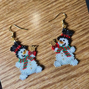 Christmas Bear With Snowflake Round Flat Green Brick Stitch PDF Pattern ...