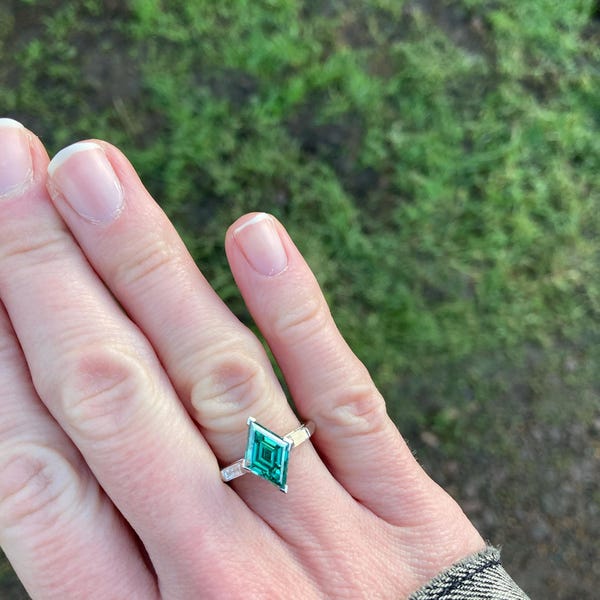 13 X 8.25 MM Lozenge Dark Green Moissanite Ring | Three Stone Ring ...