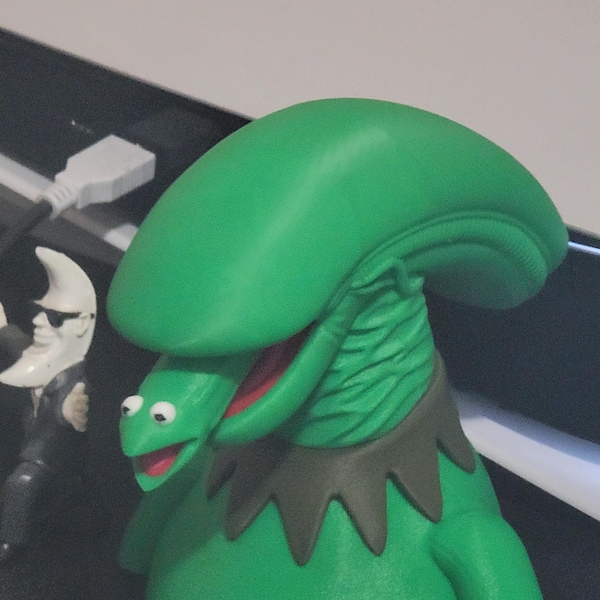 Xenokermit Bust: Alien Xenomorph Kermit Mashup - Etsy