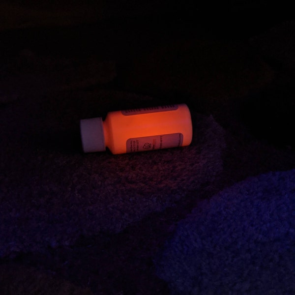 Glow in the Dark Paint, Bright Invisible Red - UV Reactive Luminescent ...