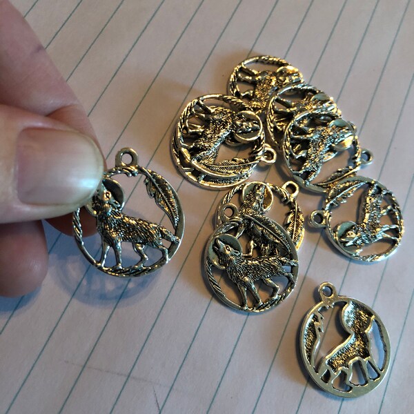 5 Howling Wolf Charms 25mm Wholesale Antiqued Silver Plated Animal ...