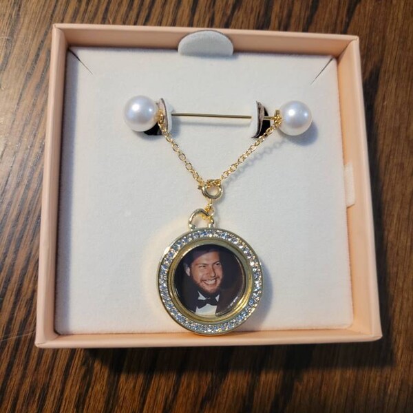 Gold Bridal Bouquet Locket - Modern Wedding Bouquet, Bride Gift ...