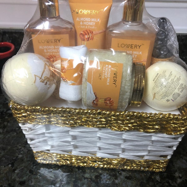 Home Spa Gifts, Spa Kit for Men - Sandalwood and Oak Scented Bath Gift ...