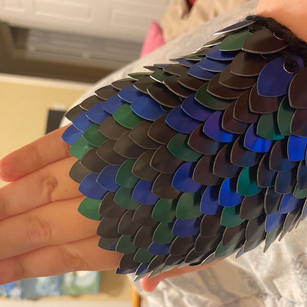 Dragon Scale Shoulders, Scalemail Epaulets, Knitted Dragon Scale ...