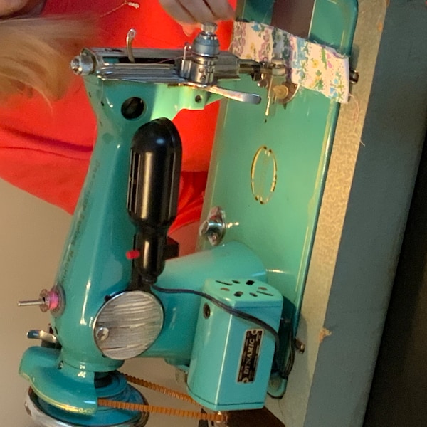 Finishing Touch Embroidery & Sewing Bobbin Thread 1100yds. 100% ...