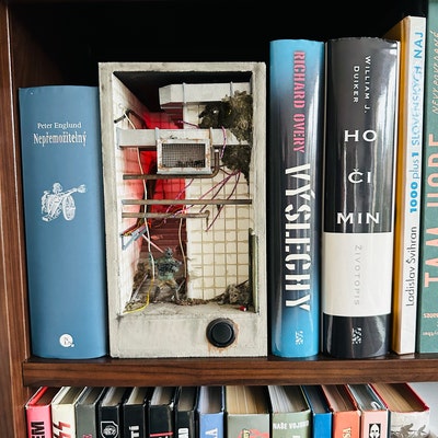 Alien Inspired Booknook - Etsy