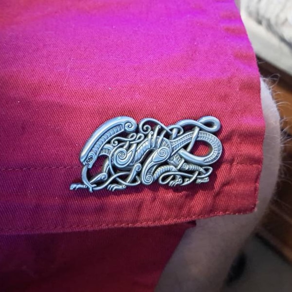 Knotwork Xenomorph 3D Metal Pin - Alien Monster Celtic Viking Gripping ...