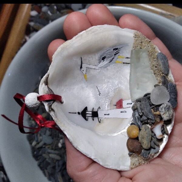 Hand Painted Maine Scallop Shell Ornament - Maine Lobsters Toasting Red ...