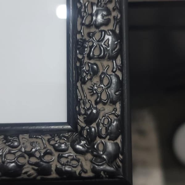 Skulls Gothic Picture Frames Silver Black Eclectic Unique Photo Display ...