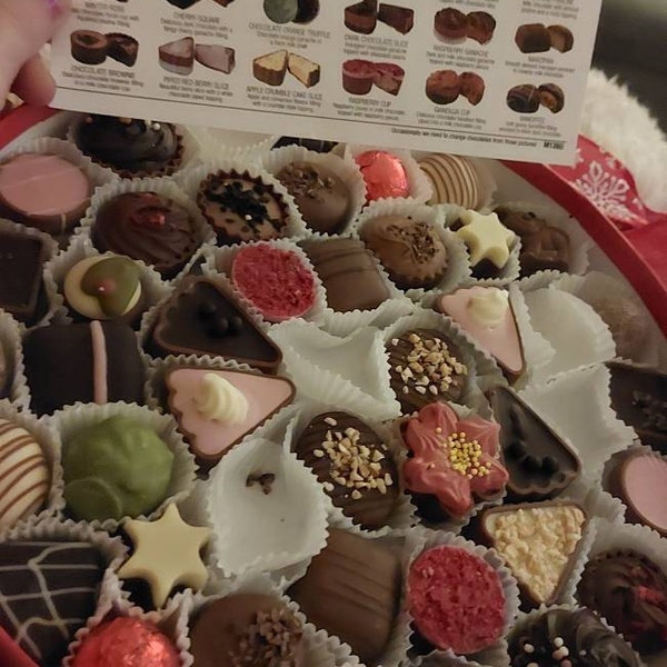 Luxury Dark Chocolate Taster Box, 18 Luxury Dark Chocolates in a ...