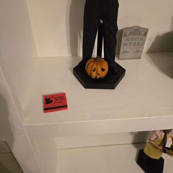 Rabbit in Red Lounge - Michael Myers Halloween Film Unisex T-shirt in ...