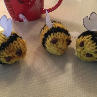 Bee Knitting Pattern and Picture Tutorial, Instant Download, Knit Bee ...