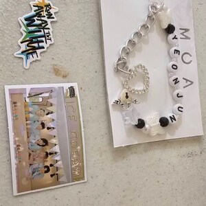 Pink Personlized Keychain Kpop Charm With White Beads, Kpop Bias Phone ...