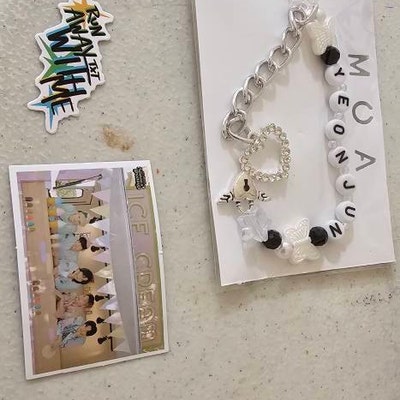 Pink Personlized Keychain Kpop Charm With White Beads, Kpop Bias Phone ...