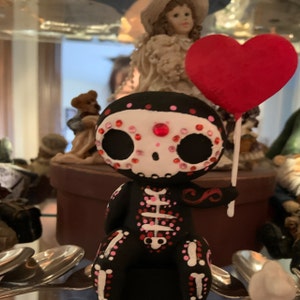 Sugar Skull Skeleton With Heart Balloon Day of the Dead Sculpture ...