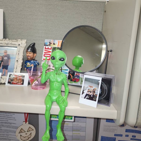 Rude Alien Statue “flipping the Bird” 10″ H Shelf Sitter ...