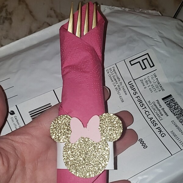 Gold Mouse Themed Napkin Rings With Hot Pink Napkins and Gold Plastic ...