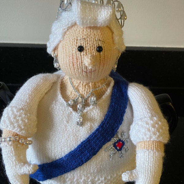Queen Elizabeth II Tea Cosy Knitting Pattern - Etsy